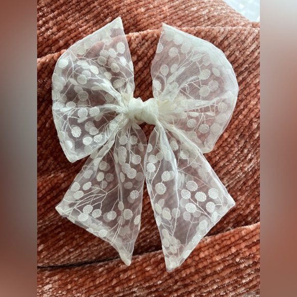 Carissa Nicole Designs | Accessories | Elegant White Polka Dot Hair Bow ...